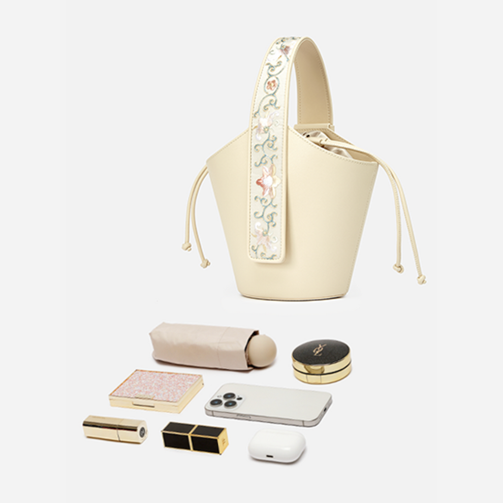 Tang Red 20 Embroidered Ten-Thousand Vines Bucket Tote – Tang Heritage